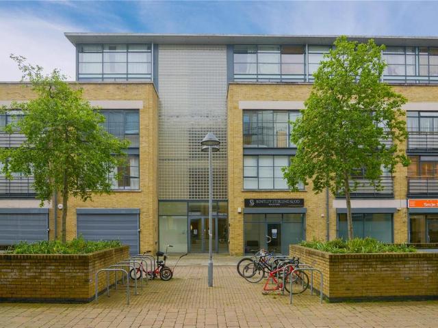 Ferry Lane, Brentford, London 2 bed flat to rent £2,000 pcm £462 pw