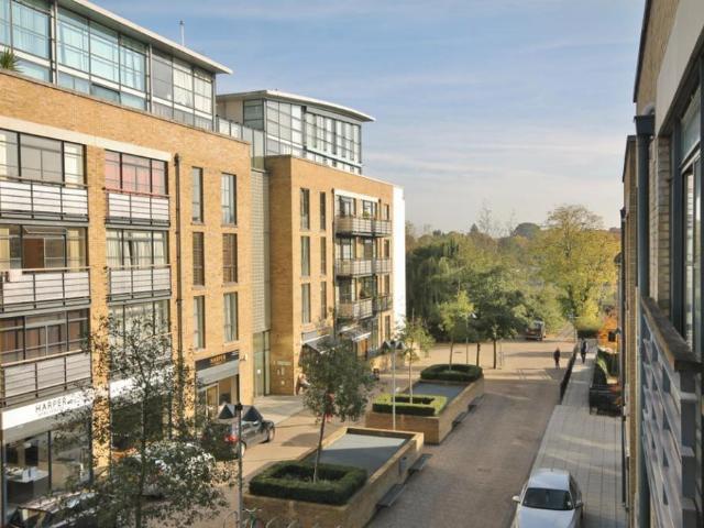Ferry Lane, Ferry Quays, TW8 2 bed flat to rent £2,100 pcm £485 pw