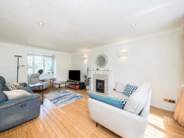 Ferry Road, KT7, London