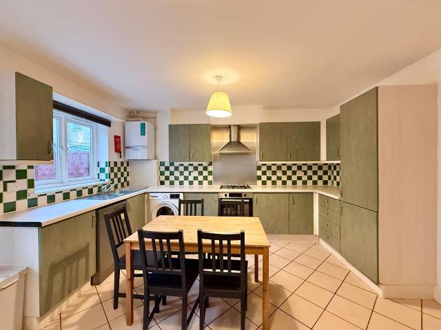 Ferry Street, Canary Wharf E14, 5 bed terraced house to rent, £4,000 pcm | PrimeLocation
