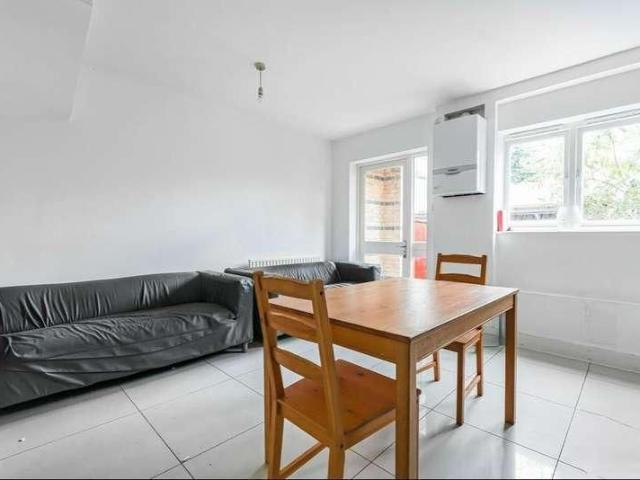 Ferry Street, Canary Wharf, London, E14