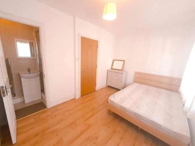 Ferry Street, Canary Wharf, London, E14