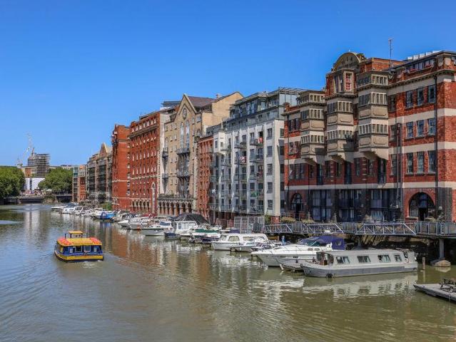 Ferry Street, Bristol, BS1 2 bed apartment to rent £1,700 pcm £392 pw