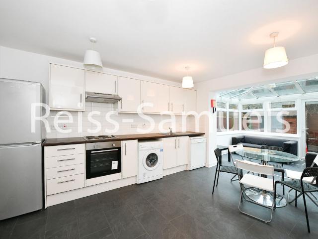 Ferry Street, Isle Of Dogs, Docklands, London, Isle Of Dogs, Docklands, London E14, 5 bed terraced house to rent, £4,983 pcm | PrimeLocation