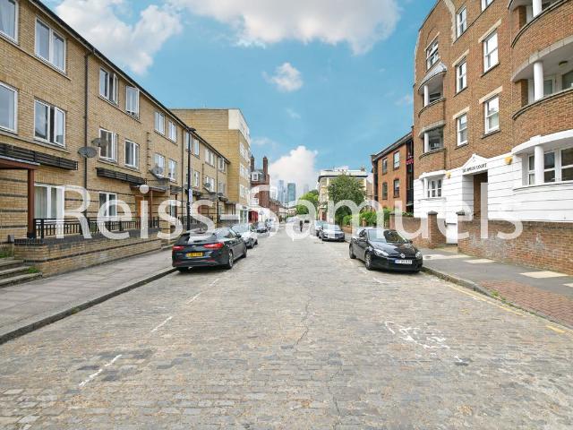 Ferry Street, Isle Of Dogs, Isle Of Dogs, Docklands, London E14, 5 bed terraced house to rent, £3,900 pcm | PrimeLocation
