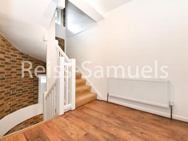 Ferry Street, Isle of dogs, London E14 5 bed terraced house to rent £4,225 pcm £975 pw