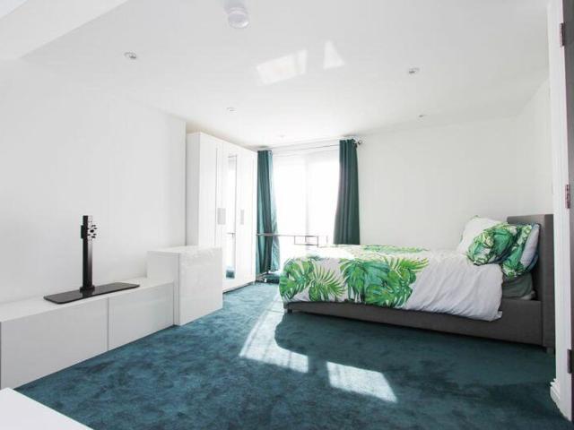 Ferrymead Avenue, Greenford UB6, 1 bed property to rent, £1,150 pcm | PrimeLocation