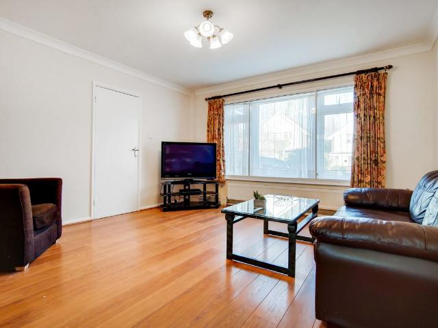 Ferrymead Gardens, Greenford UB6, 6 bed semi detached house to rent, £2,950 pcm | PrimeLocation