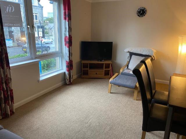 Ferryhill Gardens, Ferryhill, Aberdeen AB11, 3 bed flat to rent, £900 pcm | PrimeLocation