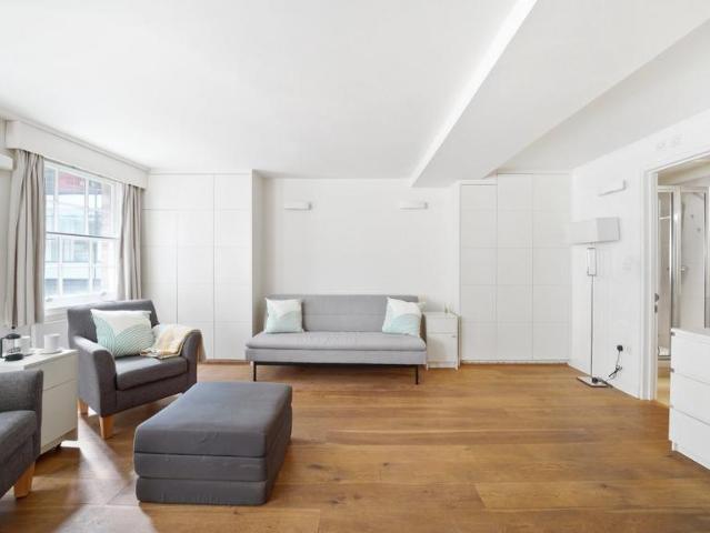 Fetter Lane, EC4A Studio to rent £2,400 pcm £554 pw