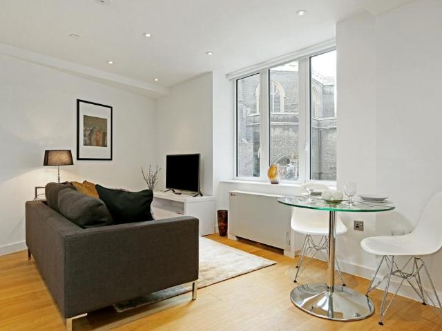 Fetter Lane London EC4A 1 bed apartment to rent £2,600 pcm £600 pw