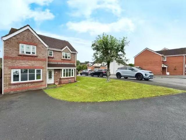 Ffordd Kilby, Loughor, Swansea, West. 4 bed detached house for.