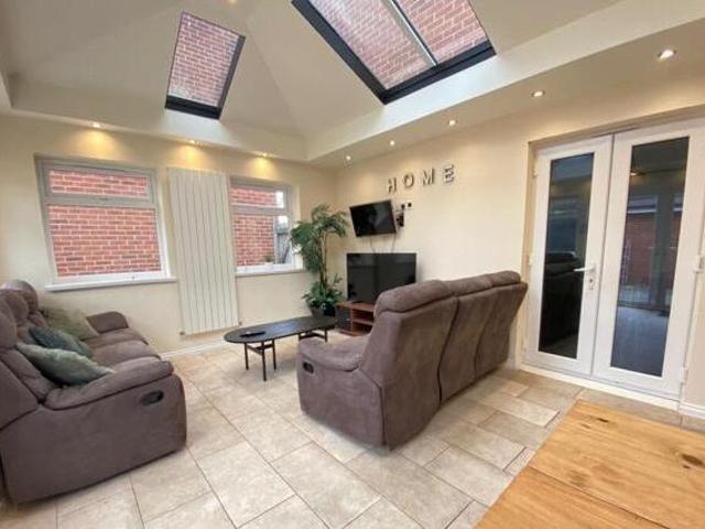 Ffordd Nowell, Penylan, 4 Bedroom House