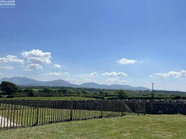 Ffordd Yr Ysgol, Llanddaniel, 2 Bedroom Barn