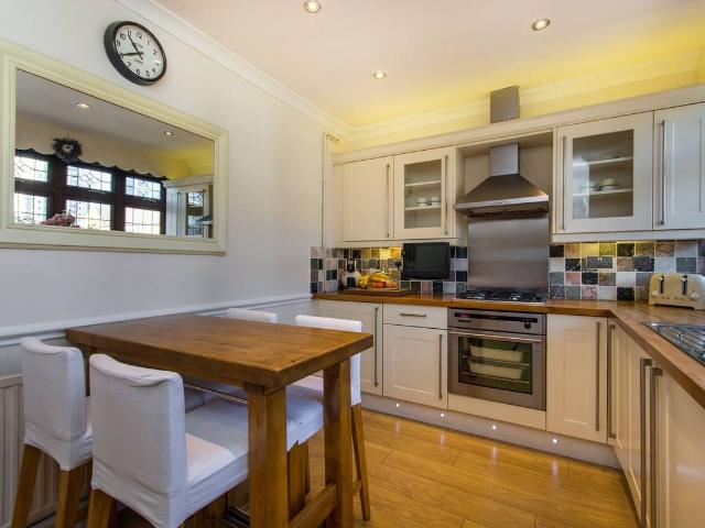 Finwhale House, Isle Of Dogs, London E14, 2 bed maisonette to rent, £2,100 pcm | PrimeLocation