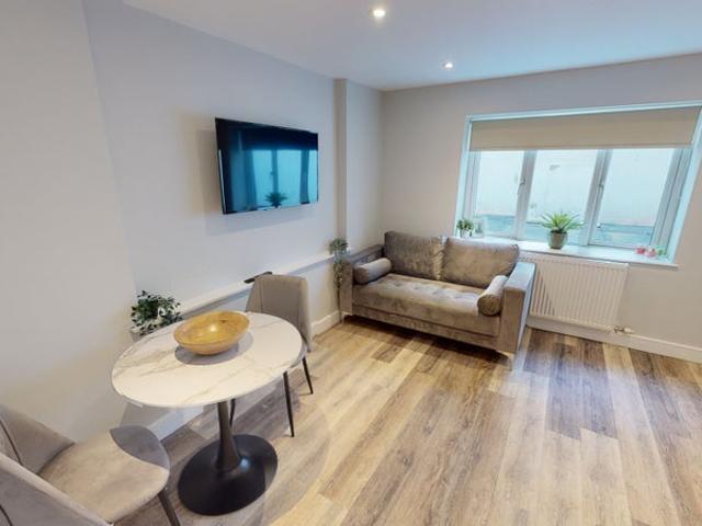 Final 2 bed flat 58 Whiteladies road!