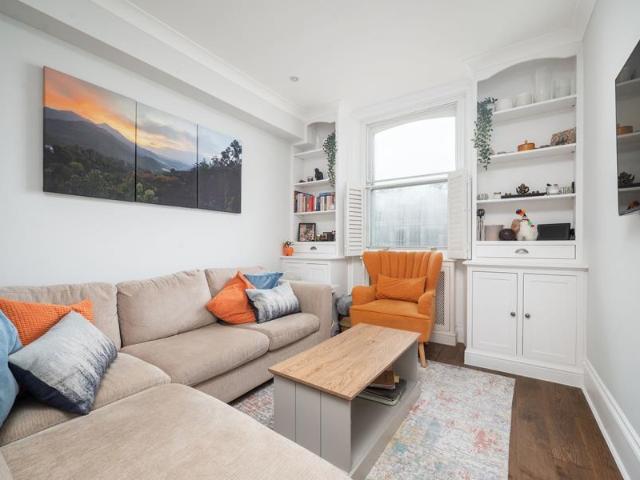 FINBOROUGH RD, EARLS COURT, SW10 2 bed flat to rent £2,912 pcm £672 pw