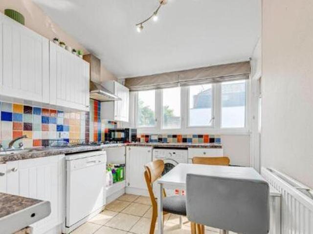 Finborough Road, Chelsea, 3 Bedroom Flat