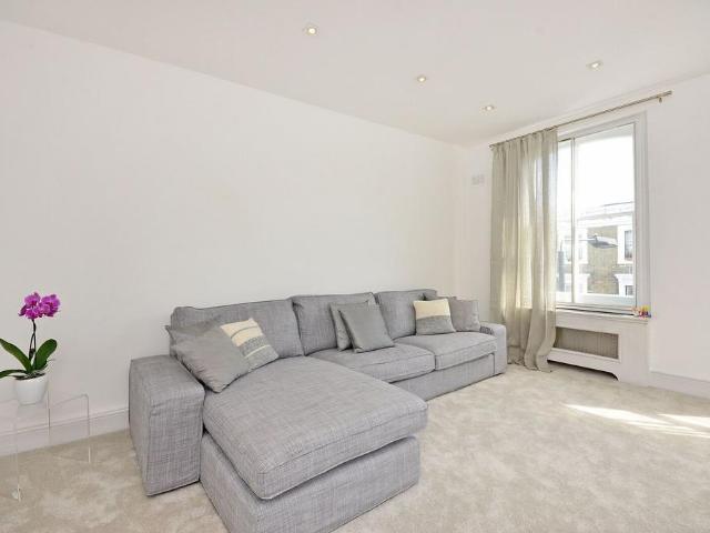 Finborough Road, Chelsea, London, SW10 1 bed flat to rent £2,492 pcm £575 pw