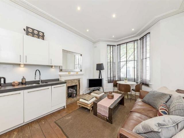 Finborough Road, London SW10 2 bed flat to rent £3,250 pcm £750 pw