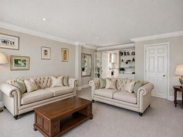 Finborough Road, London, SW10 2 bed flat to rent £3,250 pcm £750 pw