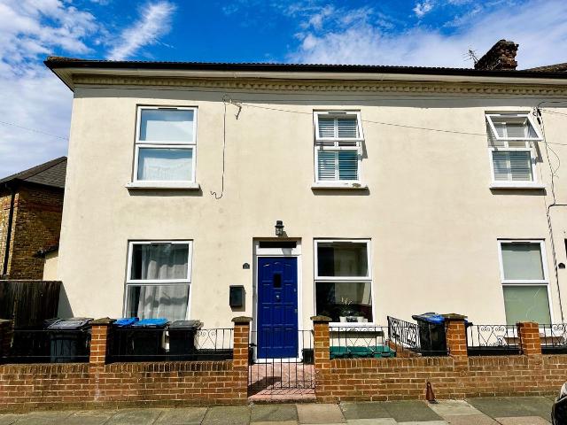 Finborough Road, Tooting, London SW17, 1 bed flat to rent, £1,750 pcm | PrimeLocation