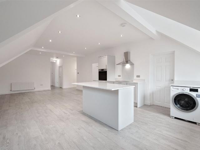 Finchampstead Road, Finchampstead, Wokingham, Berkshire RG40, 3 bed flat to rent, £1,675 pcm | PrimeLocation