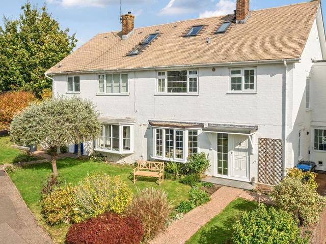 Finches Gardens Lindfield RH16 5 bed semi detached house to rent £2,950 pcm £681 pw