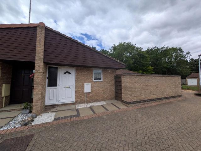 Finchfield, Peterborough, Cambridgeshire PE1, 3 bed bungalow to rent, £1,100 pcm | PrimeLocation