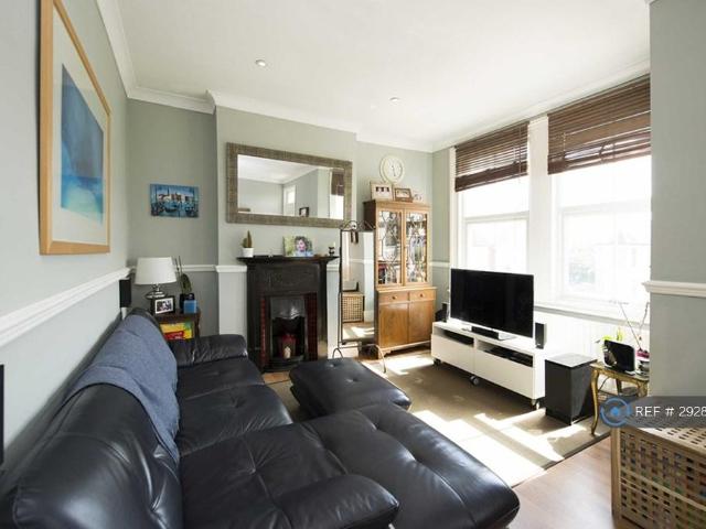 Finchley Central, London, N3 3 bed flat to rent £2,100 pcm £485 pw
