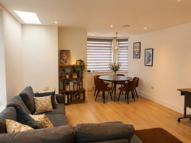 Finchley Dfd, London NW4, 2 bed flat to rent, £2,200 pcm | PrimeLocation