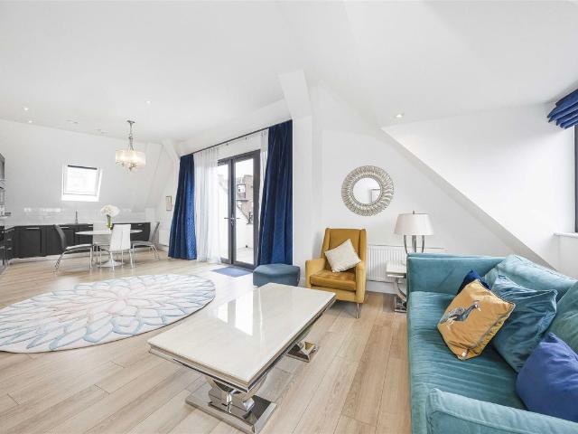 Finchley Lane, Hendon, London NW4, 3 bed flat to rent, £2,800 pcm | PrimeLocation