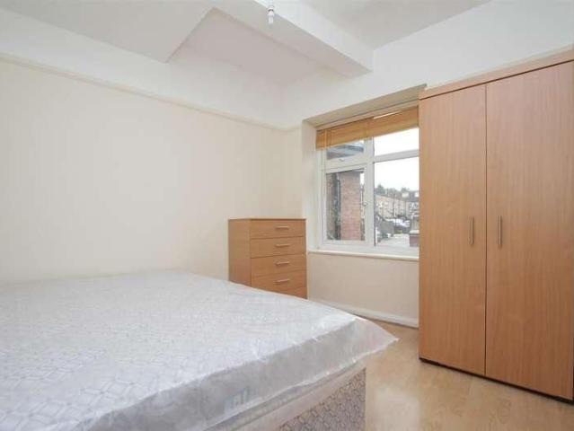Finchley Lane, Hendon, London, NW4