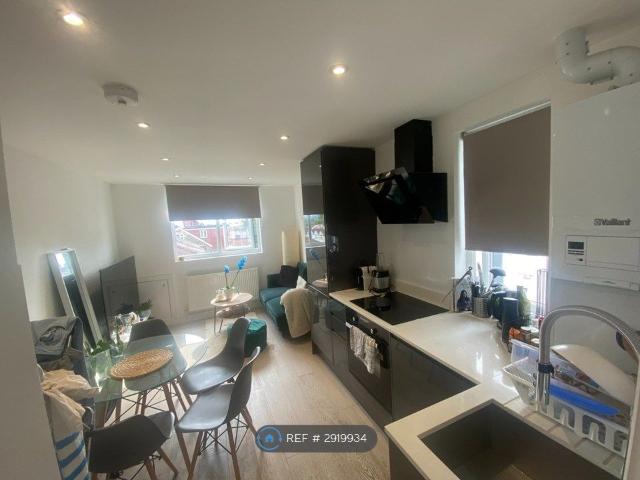 Finchley Lane, London NW4, 2 bed flat to rent, £1,675 pcm | PrimeLocation
