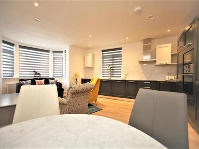 Finchley Lane, London NW4, 2 bed property to rent, £2,200 pcm | PrimeLocation