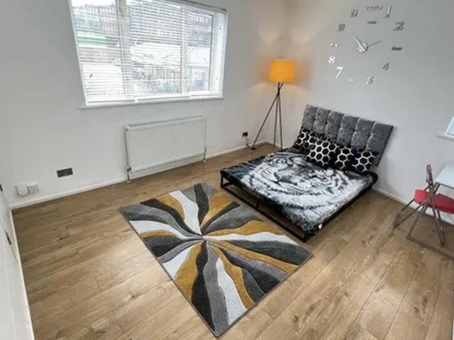 Finchley Lane, London, NW4 2RL, United Kingdom | Room for rent #165463636 | Rentberry