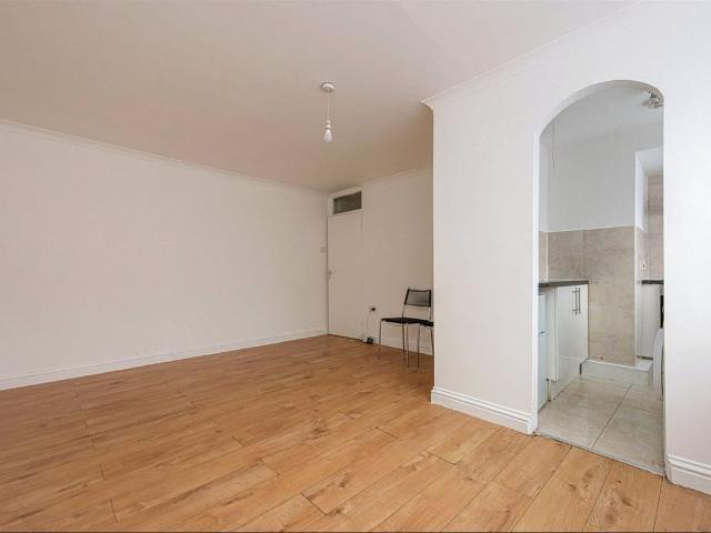 Finchley Lodge, Gainsborough Road, London N12, 1 bed flat to rent, £1,450 pcm | PrimeLocation