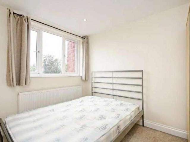 Finchley Road, NW11