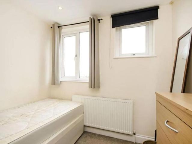 Finchley Road, NW11 7ES