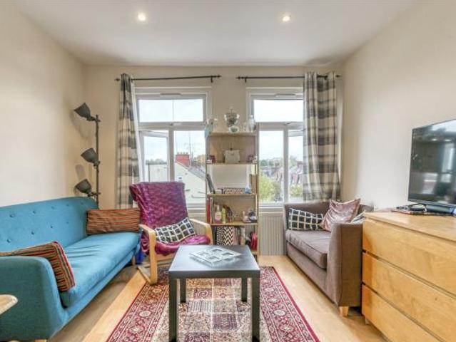 Finchley Road, Finchley, London, NW11 2 bed flat to rent £1,750 pcm £404 pw