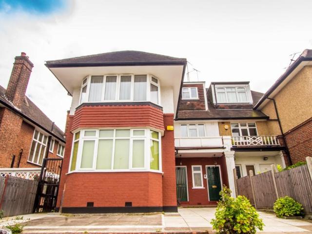 Finchley Road, Finchley Road 3 bed flat to rent £2,747 pcm £634 pw
