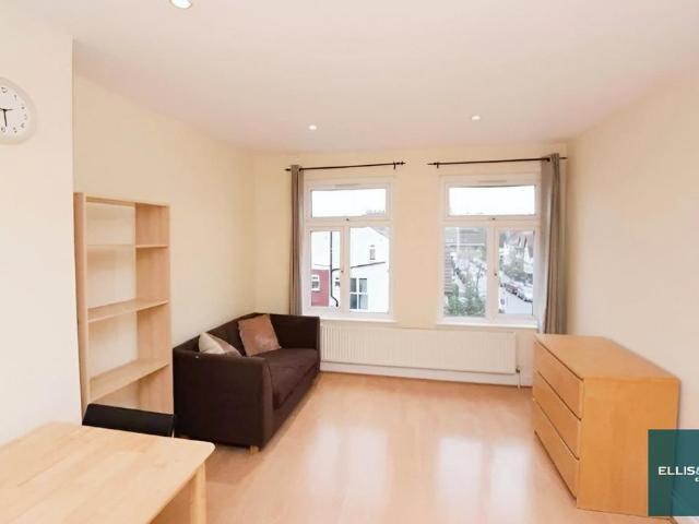 Finchley Road, Golders Green, NW11 2 bed apartment to rent £1,750 pcm £404 pw