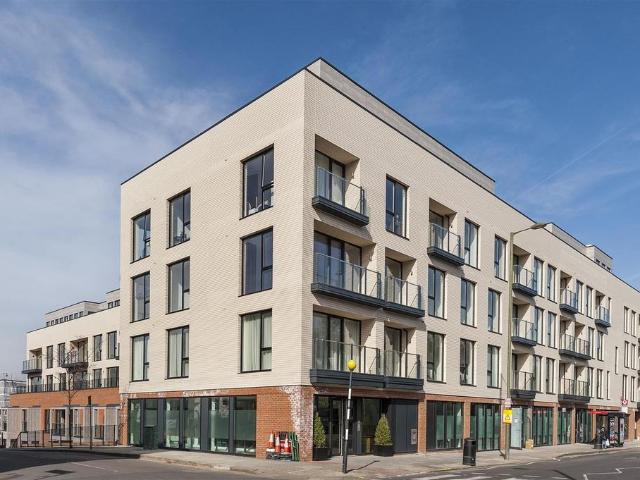 FINCHLEY ROAD, GOLDERS GREEN, NW11 3 bed apartment to rent £5,850 pcm £1,350 pw