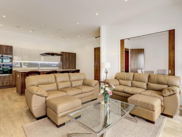 Finchley Road, Golders Green, NW11 3 bed flat to rent £7,583 pcm £1,750 pw