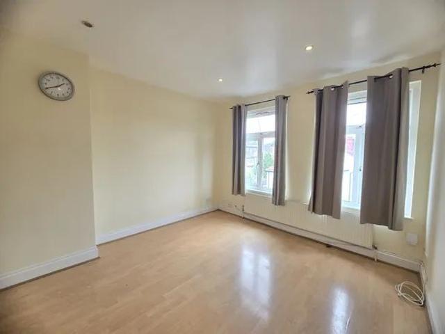Finchley Road, Golders Green, NW11, Property for rent