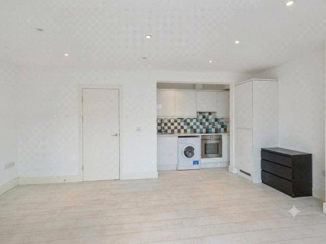 Finchley Road, Hampstead Garden Suburb, London NW11, 1 bed flat to rent, £1,475 pcm | PrimeLocation