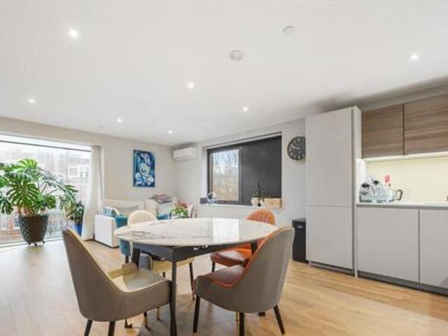 Finchley Road, Hampstead. London, 2 Bedroom Apartment