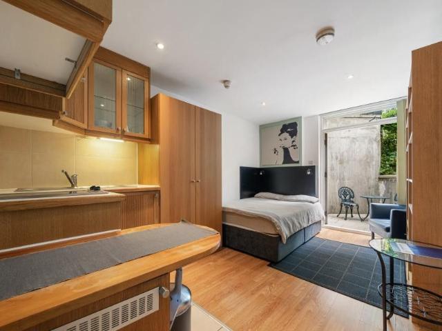 Finchley Road, Hampstead, London NW3, Studio to rent, £1,885 pcm | PrimeLocation