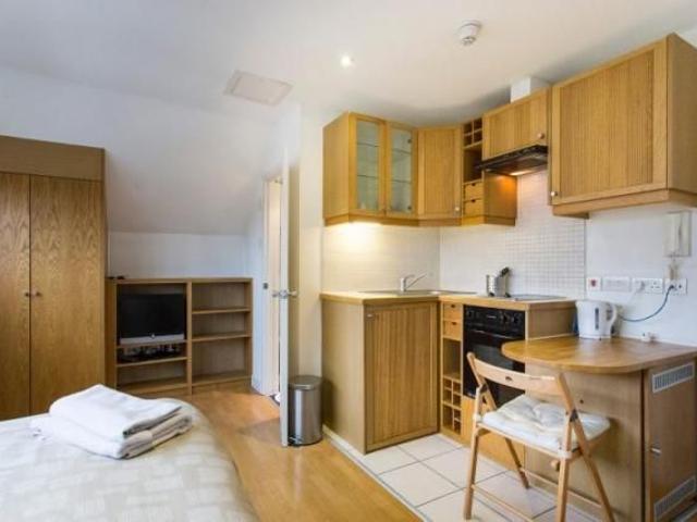 Finchley Road, Hampstead, London NW3, Studio to rent, £1,885 pcm | PrimeLocation