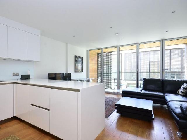 Finchley Road, Hampstead, London, NW3 2 bed flat to rent £3,359 pcm £775 pw